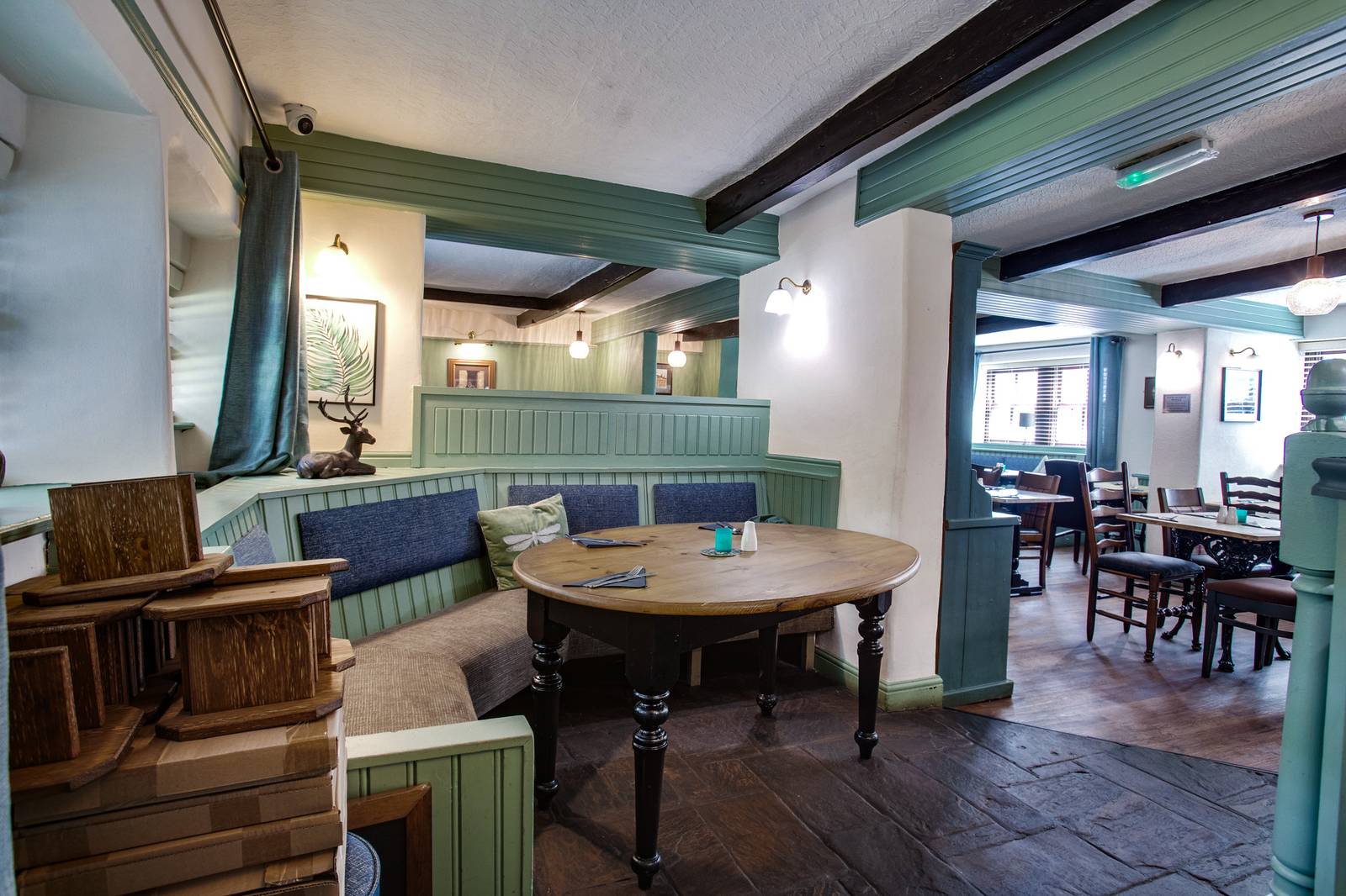Three Crowns Oldham, Scouthead - Stonegate Pub Partners - Find a Pub
